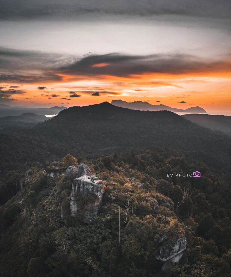 Top 20 hiking spots in Sarawak – Statos